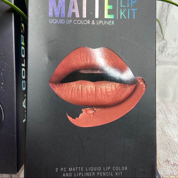 L.A. Colors | Makeup | New Bundle Of 2 La Colors Make Up Set | Poshmark